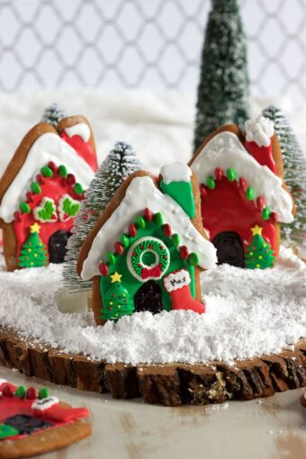 Easy Gingerbread Dog Houses - The Suburban Soapbox