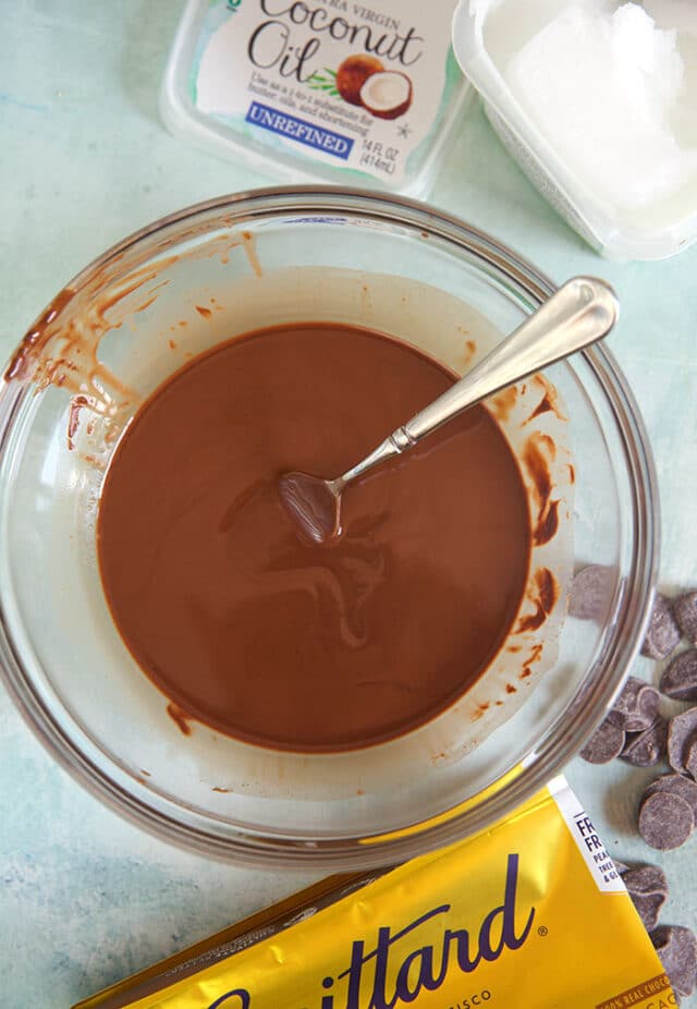 Homemade Chocolate Magic Shell // Video - The Suburban Soapbox