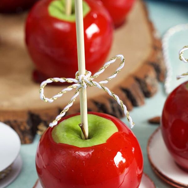 Super EASY Candy Apple Recipe // Video - The Suburban Soapbox