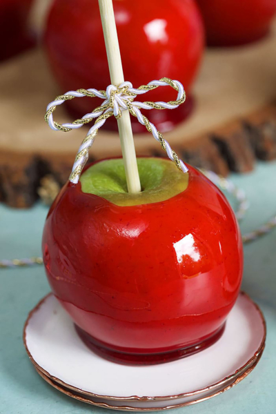 Easy Candy Apple Recipe // Video - The Suburban Soapbox