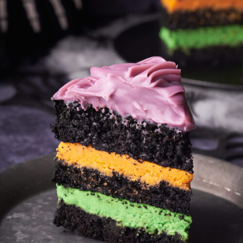 Easy Halloween Layer Cake - The Suburban Soapbox