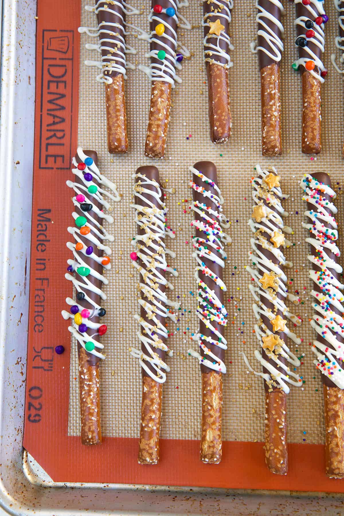 Chocolate Covered Pretzel Rods - The Suburban Soapbox