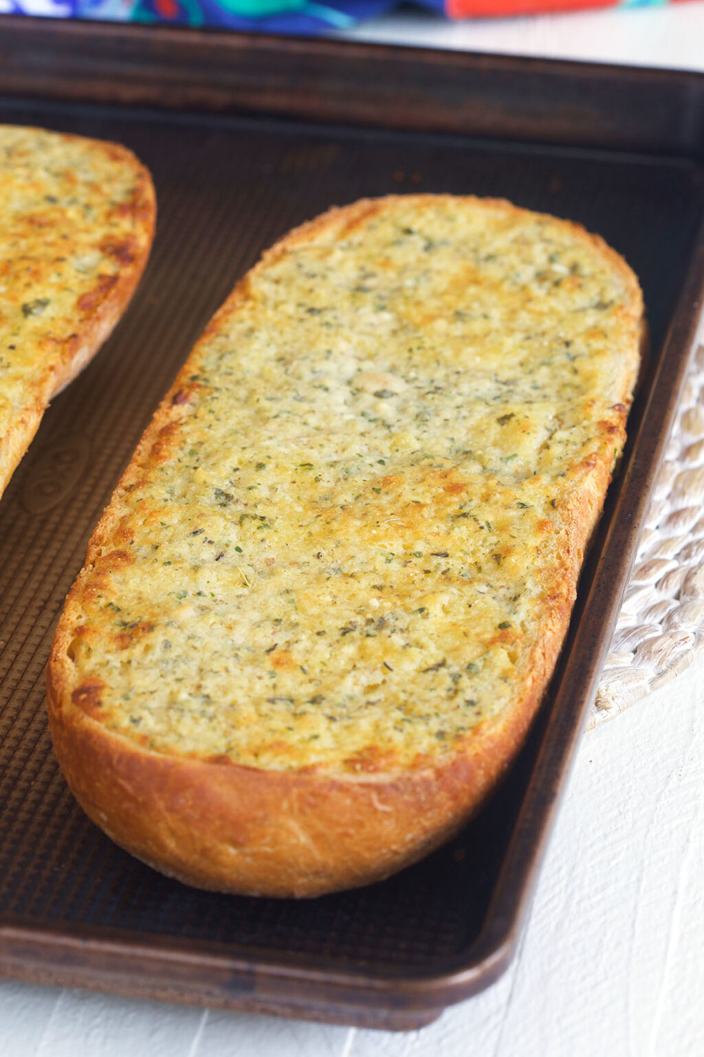 Easy Homemade Garlic Bread Recipe - Crispy & Buttery
