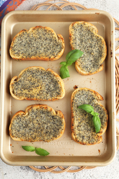 Best Garlic Toast Recipe - Quick, Buttery, Easy! - The Suburban Soapbox