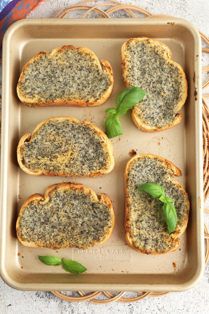 Best Garlic Toast Recipe - Quick, Buttery, Easy! - The Suburban Soapbox