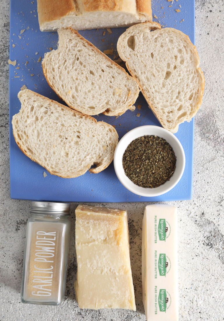 Best Garlic Toast Recipe - Quick, Buttery, Easy! - The Suburban Soapbox